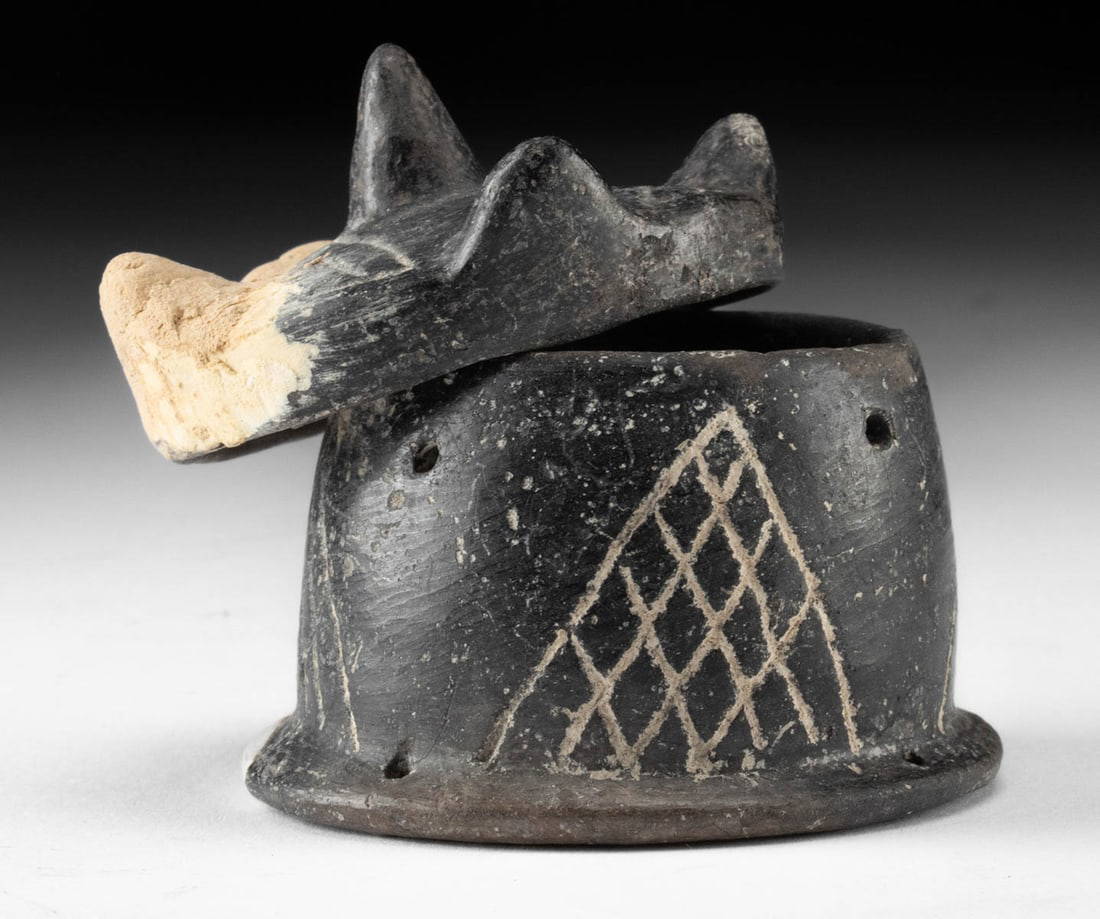 Yortan Pottery Jar W/ Lid & Incised Decorations Auction