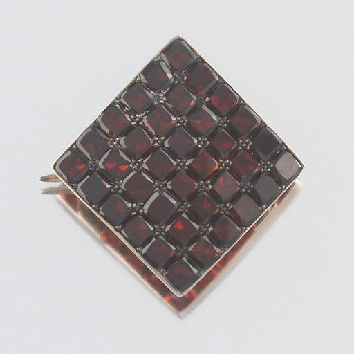 Rare Victorian Gold And Garnet Convex Kite Pin/brooch