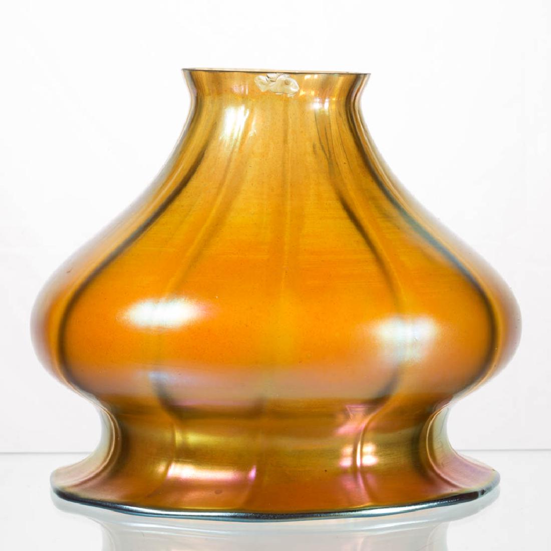 IRIDESCENT RIBBED ART GLASS LAMP SHADE