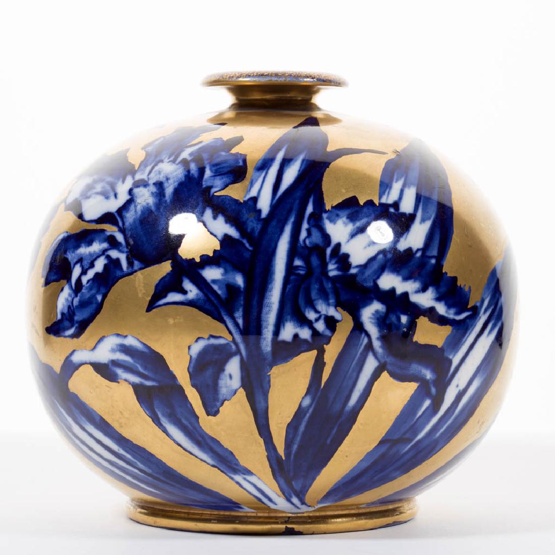 ENGLISH FLOW BLUE AND GILDED CERAMIC VASE
