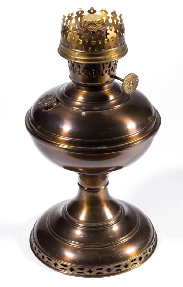ALADDIN MODEL 4 ONE-QUART BRASS KEROSENE MANTLE LAMP