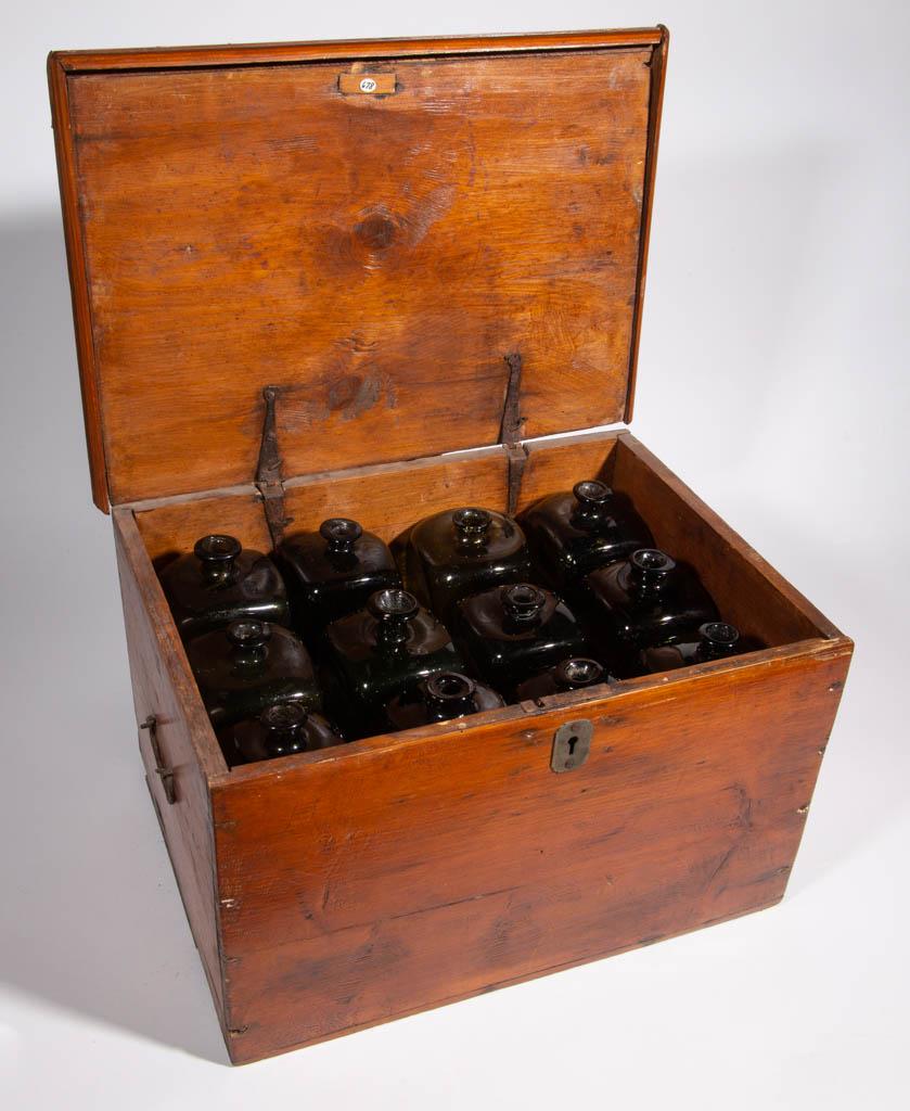 DUTCH / AMERICAN BLACK GLASS TRAVELING CASE OF GIN - Feb 28, 2020 ...