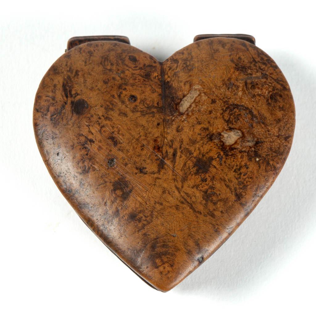 BURL TREENWARE HEART-SHAPED SNUFF BOX - Jun 26, 2020 | Jeffrey S. Evans ...
