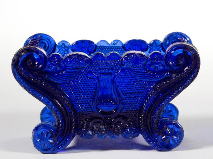 Le 2 Lyre Pressed Open Salt