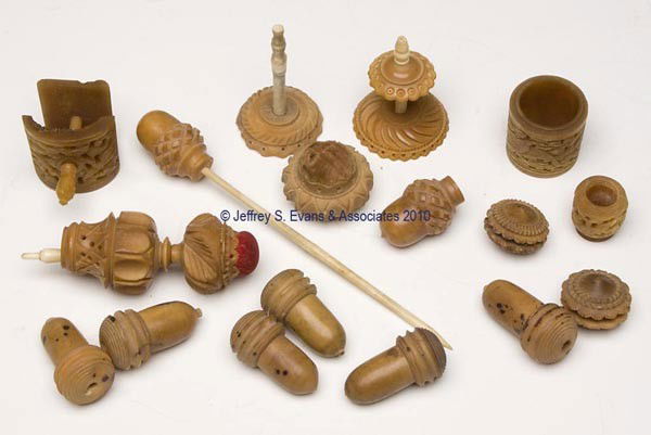 282: CARVED VEGETABLE IVORY SEWING ARTICLES, LOT OF 17