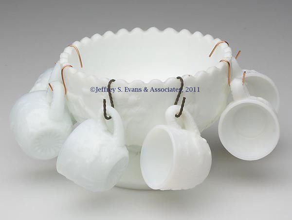 16: NURSERY RHYME SEVEN-PIECE TOY PUNCH SET