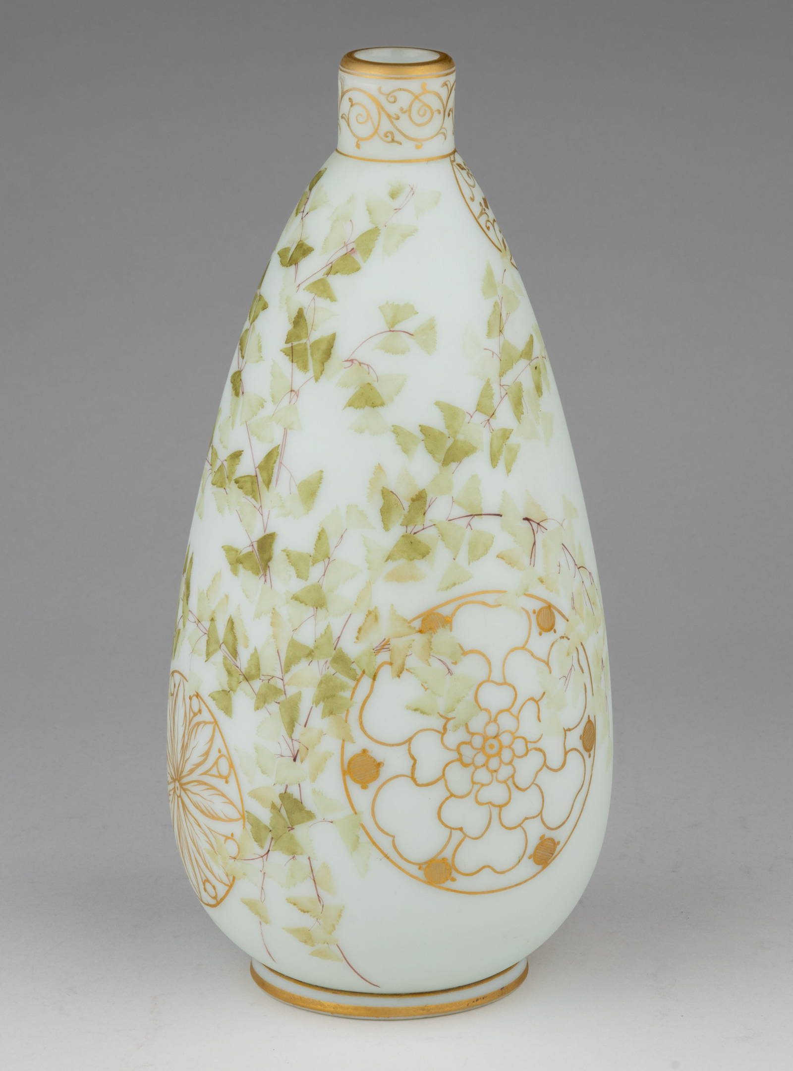 Mt. Washington Crown Milano Vase Auction