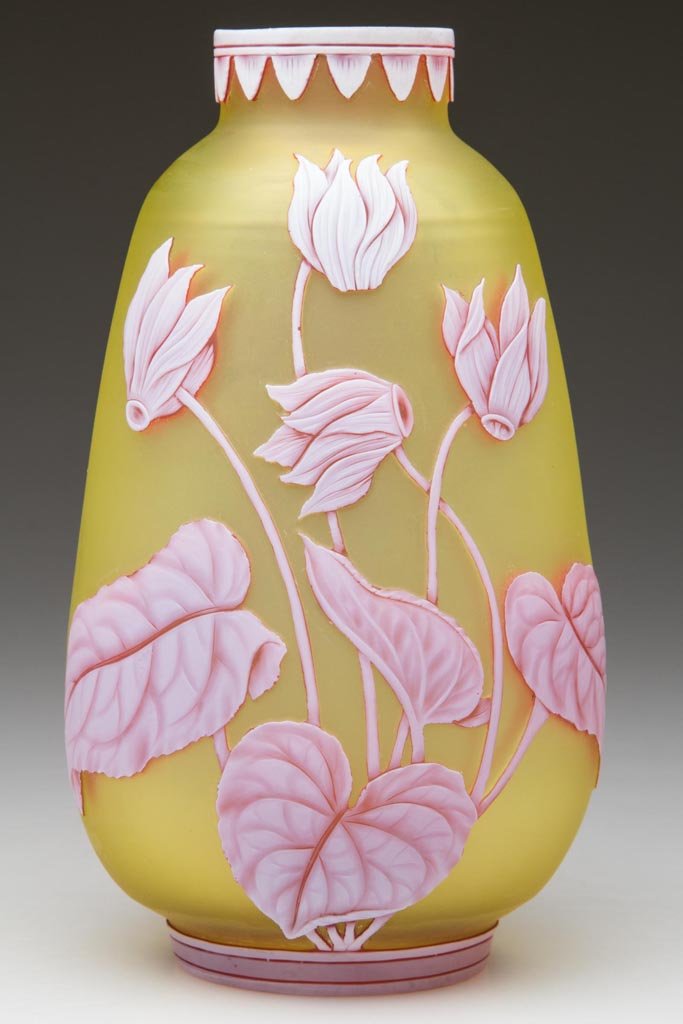 ENGLISH CAMEO THREE-COLOR VASE