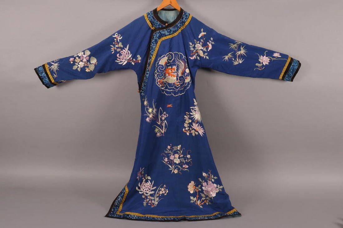 Chinese Qing Dynasty Ong Long Manchu Robe, Auction