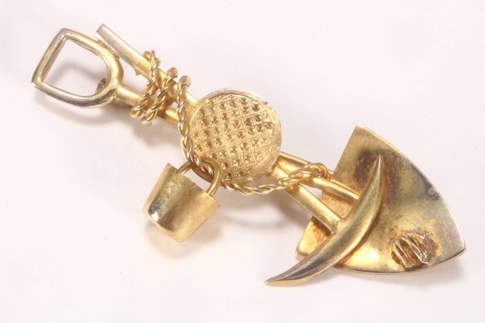 Australian 15ct Gold Mining Brooch, Auction