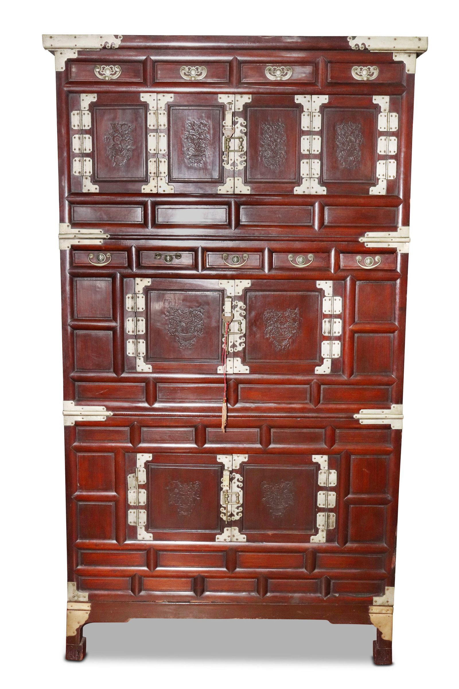 Wonderful Three Sectioned Sam Chung Jang Chest, - Jun 14, 2025 ...