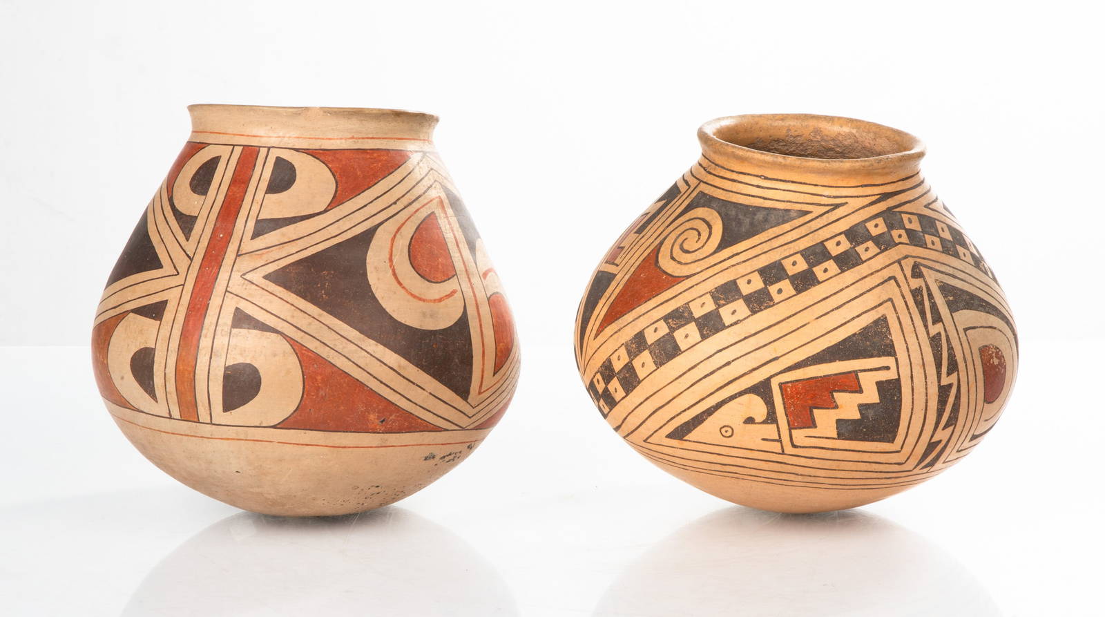 Two Casas Grandes Pots Auction