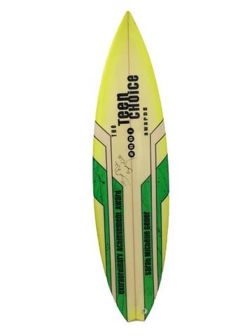 2001 Sarah Michelle Gellar Signed Teen Choice Surfboard Award Auction