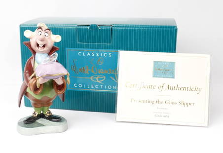 Walt Disney Classics Figurine Cinderella's Glass Slipper