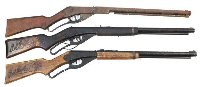 THREE VINTAGE DAISY AIR RIFLES