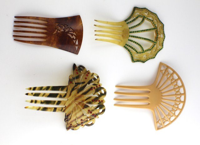 LOT OF FOUR VINTAGE BAKELITE HAIR COMBS