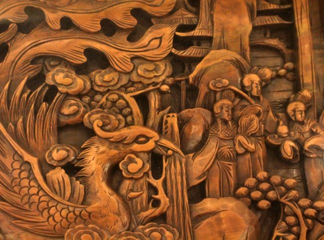 ASIAN DRAGON HAND CARVED COFFEE TABLE W/ 6 STOOLS : Lot 38127B