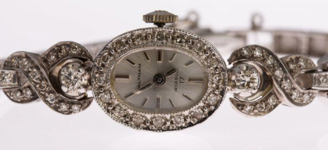 LADIES 14K WALTHAM DIAMOND INCABLOC 17 JEWEL : Lot 49558