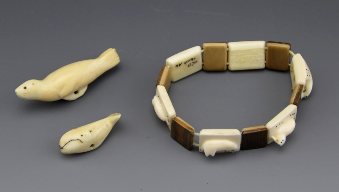 BONE AND HORN INUIT ANIMAL BRACELET - Jul 31, 2014 | Manor Auctions in FL