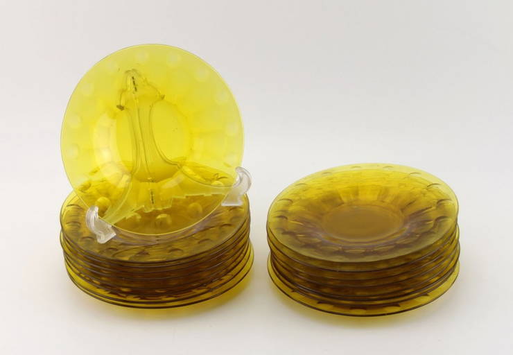 (17) Amber Color Glass Plates