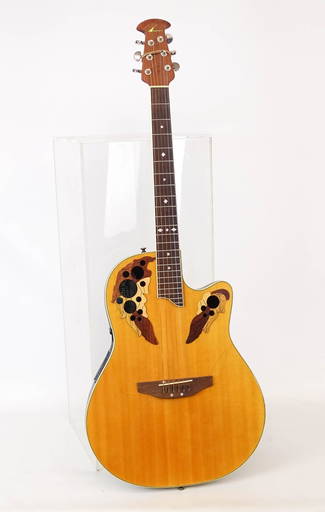 Ovation Celebrity Deluxe Acoustic Guitar