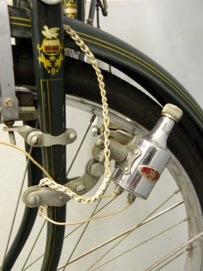 214: Flying Pigeon Chinese Bicycle : Lot 214
