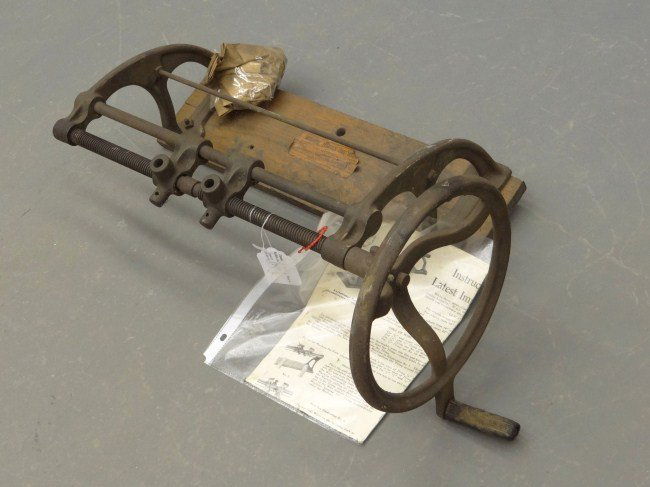 489: Peerless Bicycle Tire Setter