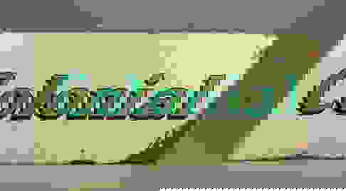 Colonial Sign Auction