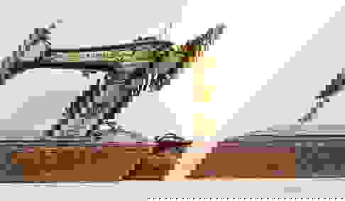 1921 Singer Sewing Machine Auction