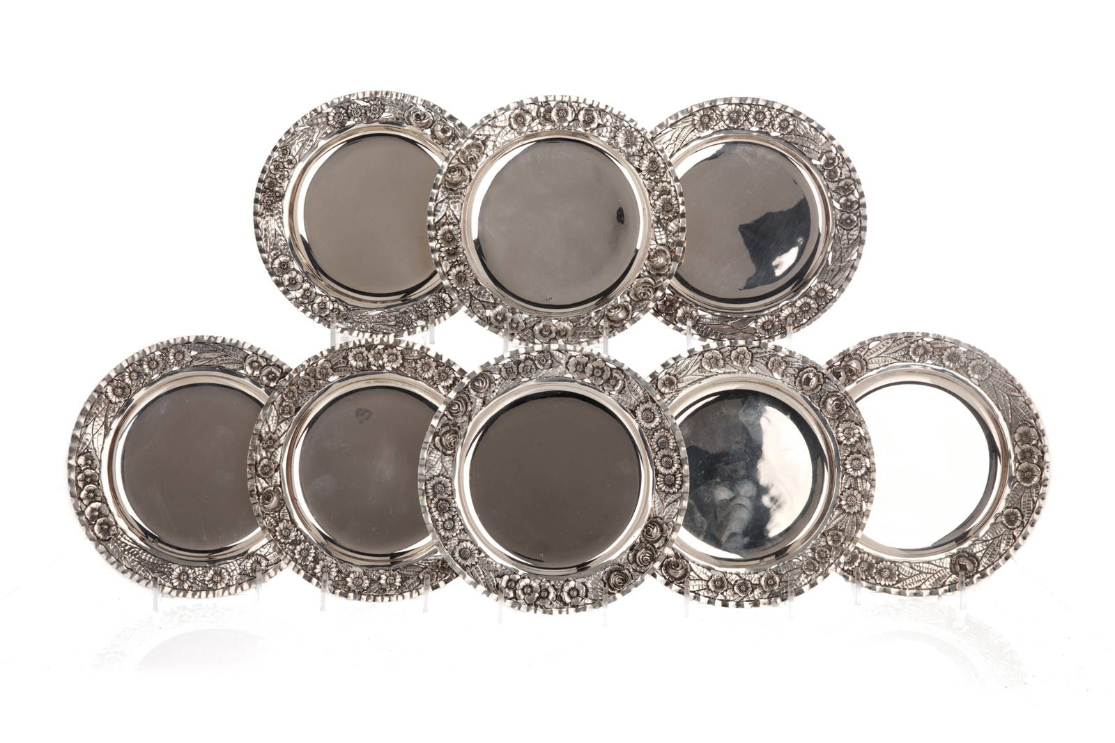 Eight Continental Silver Plates, 1060g Auction