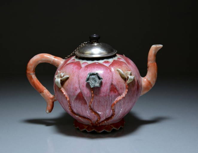 Yongzheng Export Porcelain Lotus Tea Pot