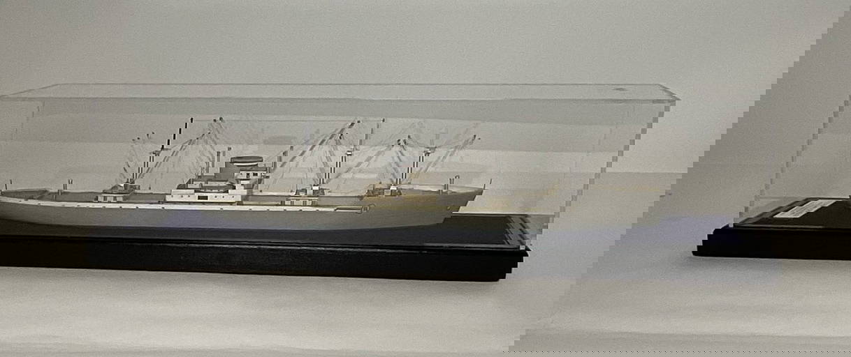 Van Ryper Model Of Ss Robin Locksley