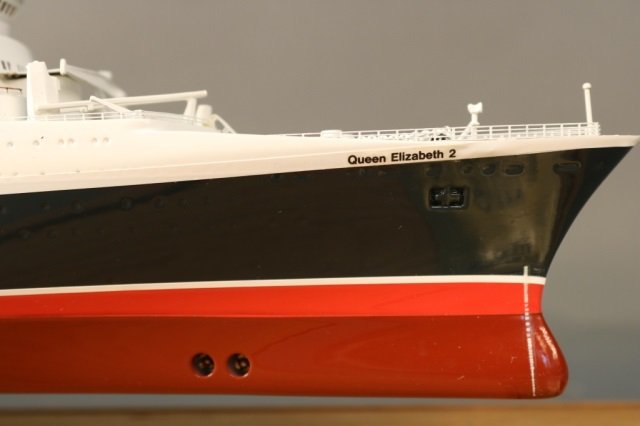 Cased Ship Model 'rms Queen Elizabeth', The Cunard