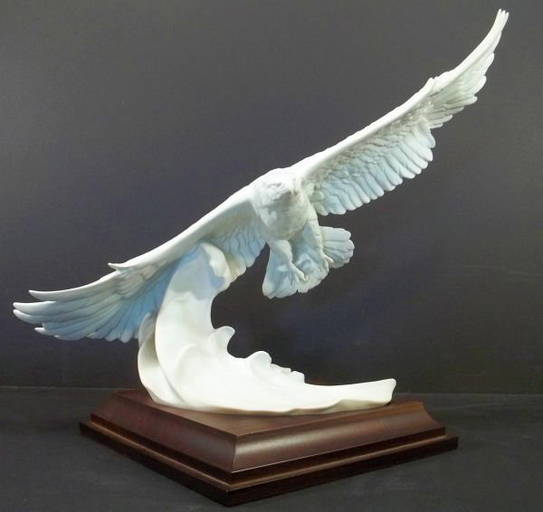 Kaiser Porcelain "bald Eagle Soaring"