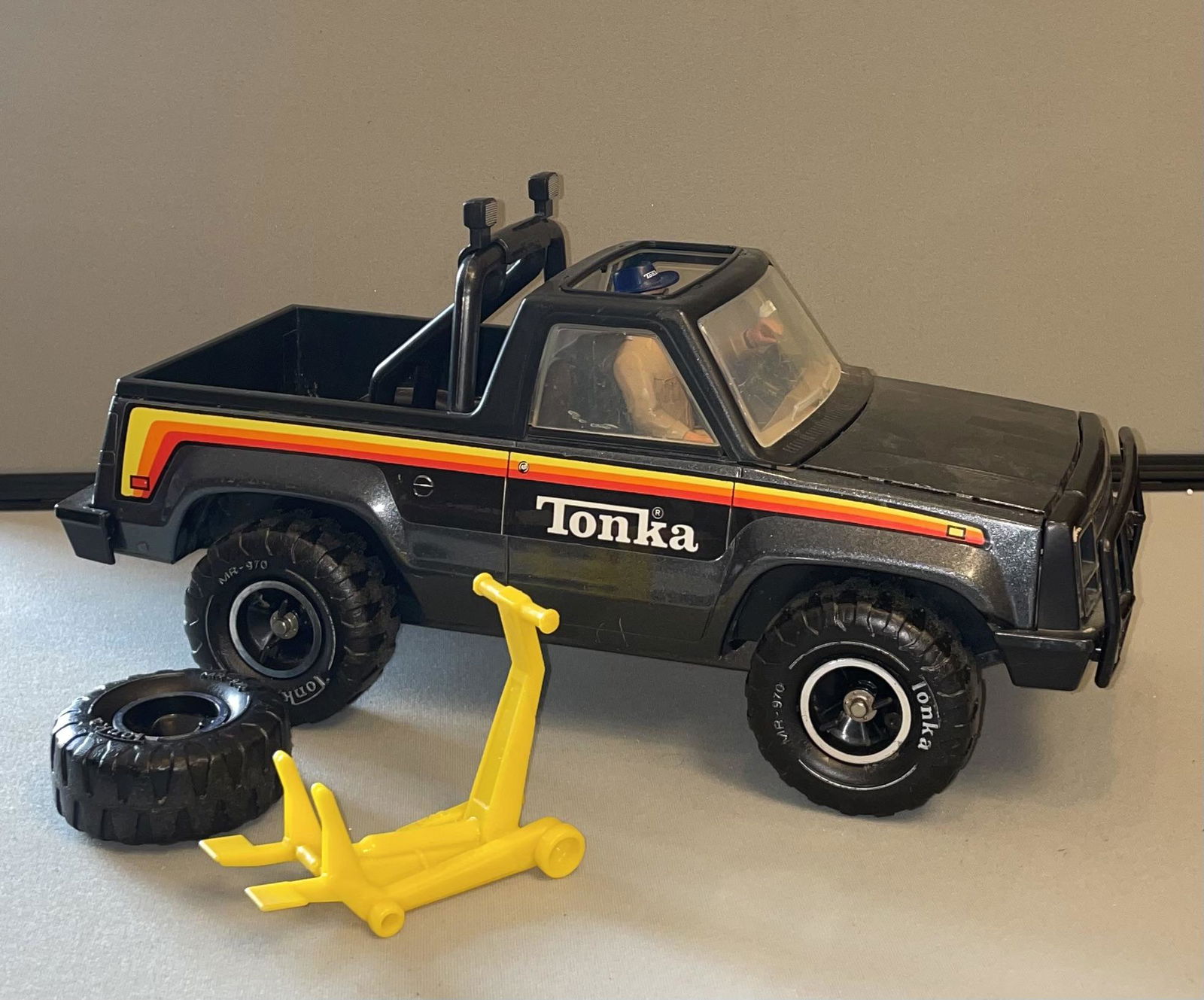 Tonka Adventure Bronco/ Truck With Figurine
