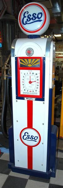 79: Wayne Model #866 Clock-Face Gas Pump,