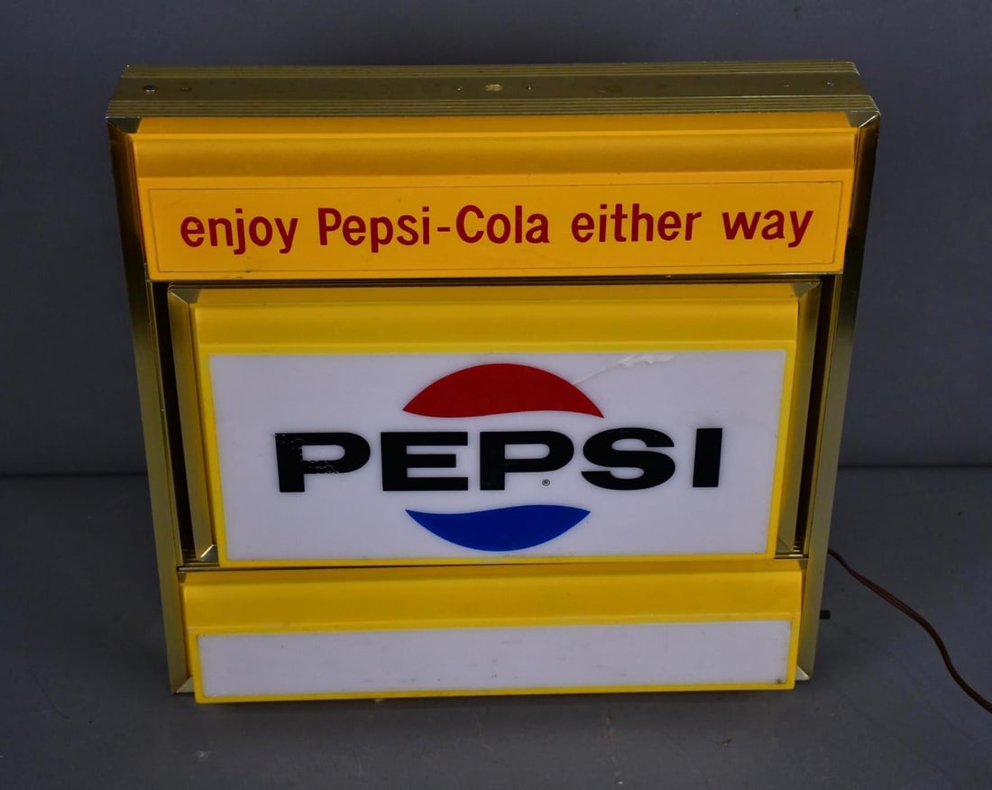 Pepsi/diet Pepsi W/logo Molded Plastic Revolving Lighted Sign (tac) Auction