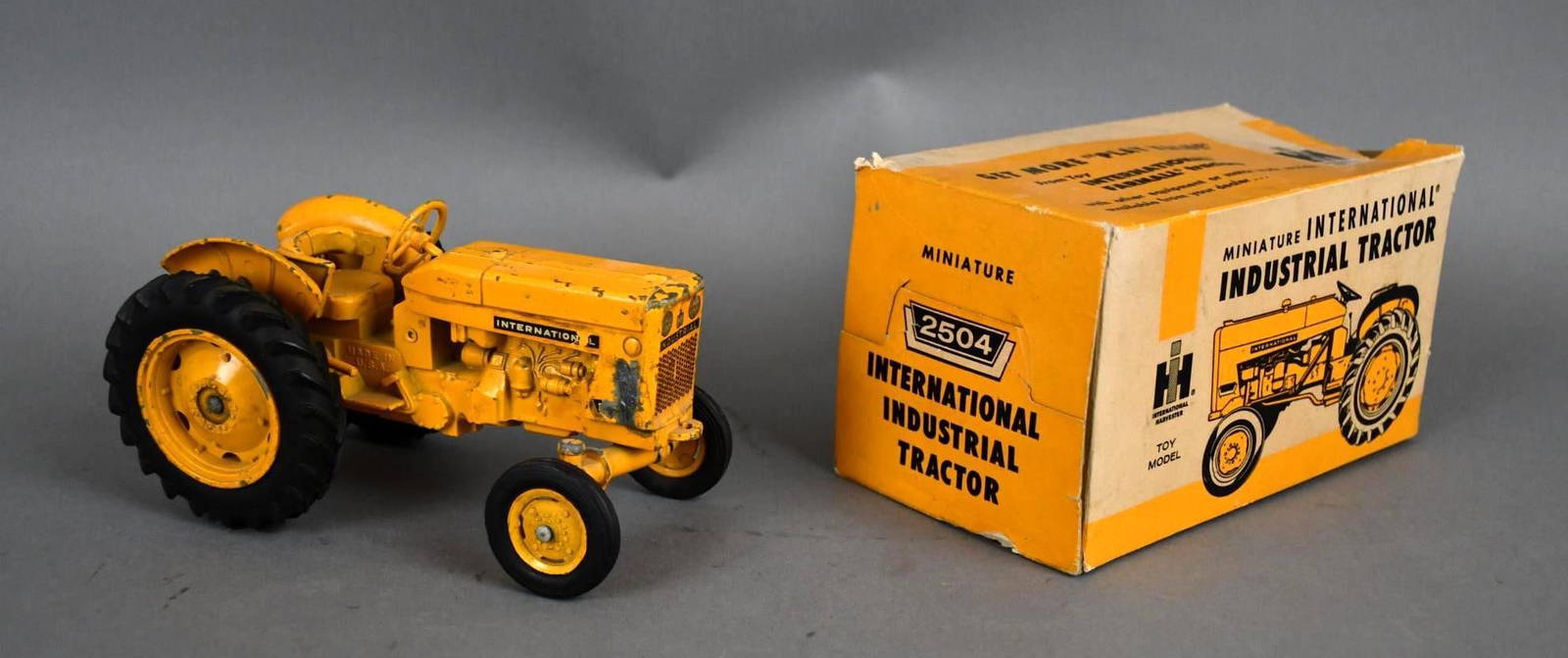 International 2504 By Ertl In Box Auction