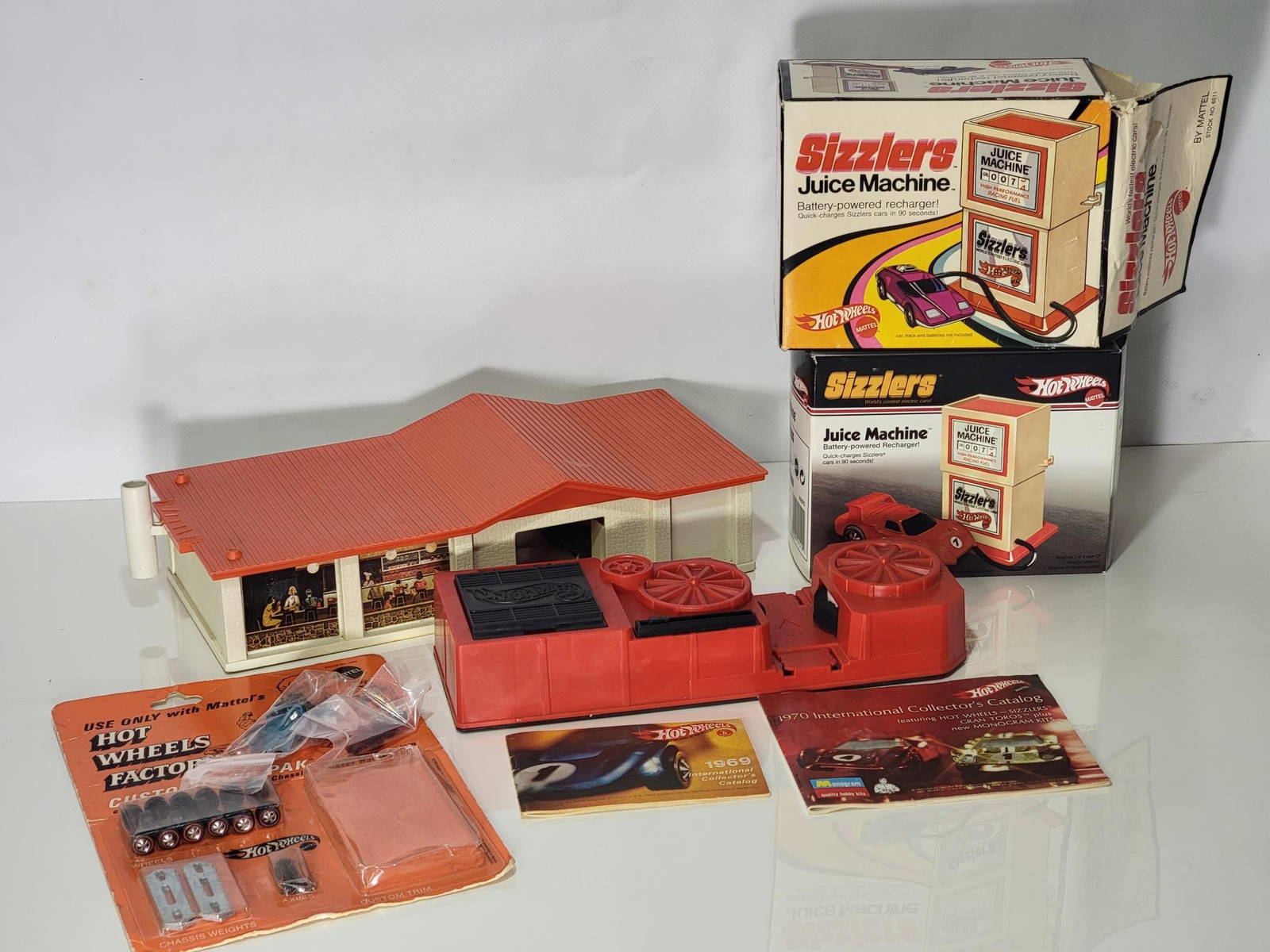 Box Lot Of Hot Wheel Items Sizzlers Juice Machines & More Auction
