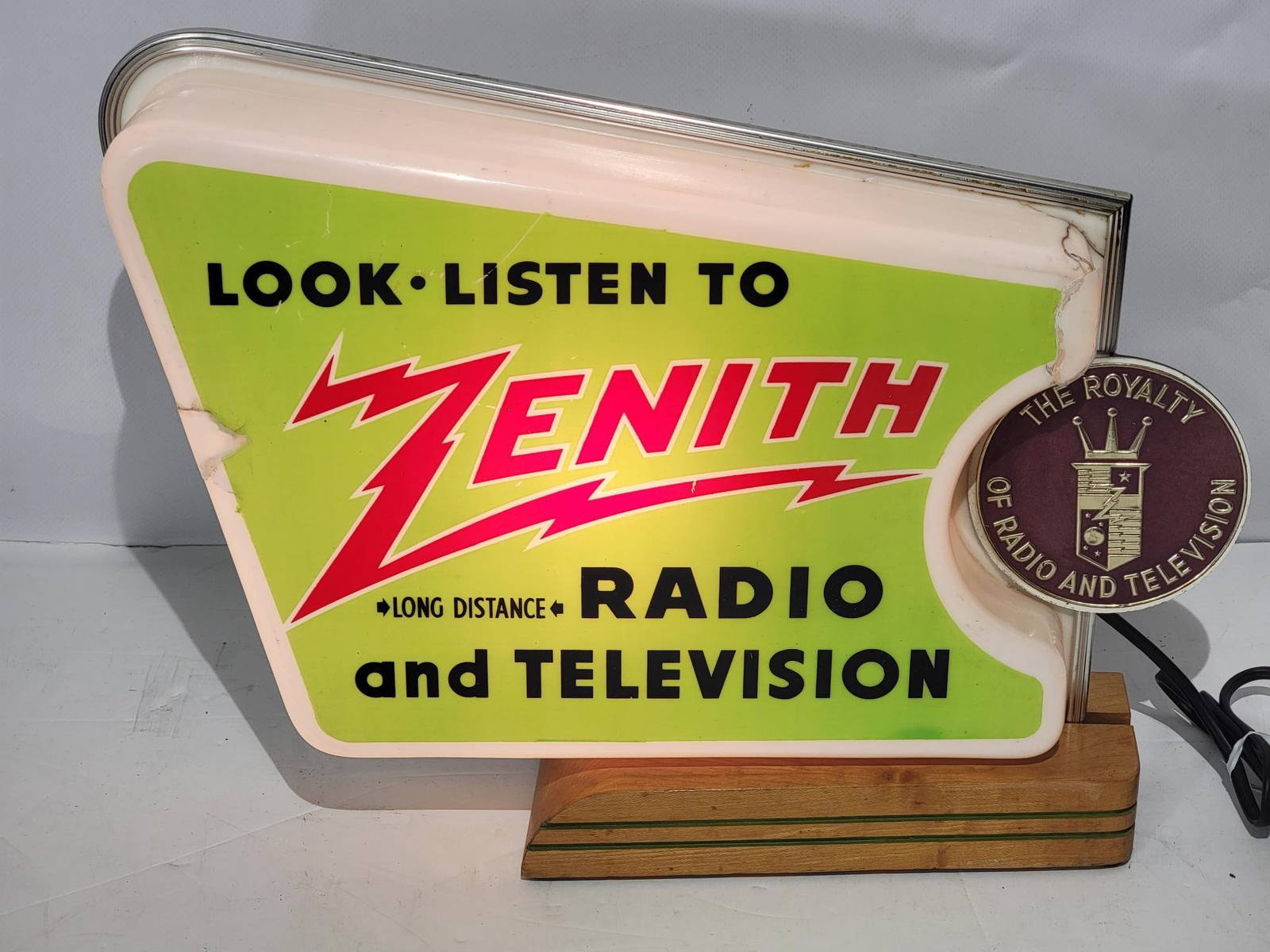 Look-listen To Zenith Long Distance Radio & Television Plastic Lighted ...