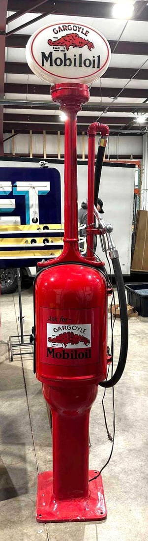 G&b Model 8? Curb Pump W/light Tower Restored - Jul 26, 2025 | Matthews Auctions, Llc In Wi