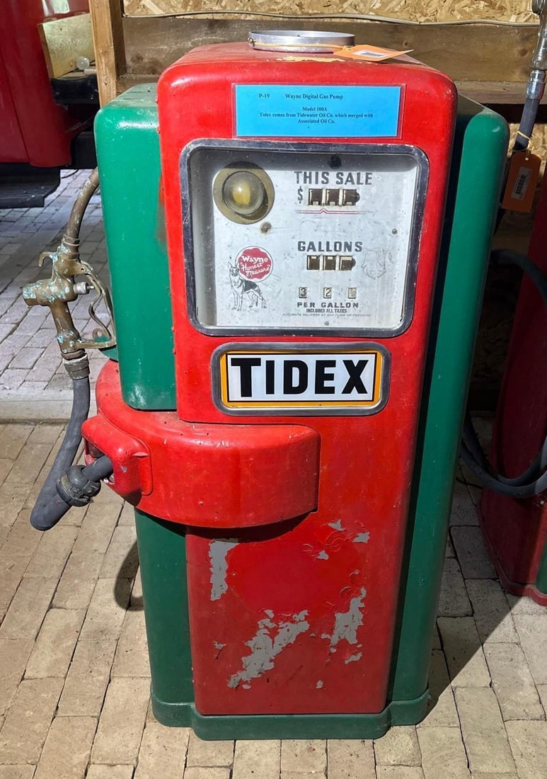 Wayne Model #100a Computing Gas Pump Auction