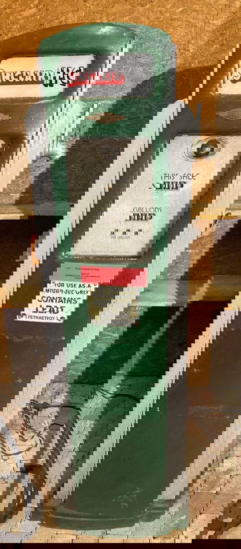 Bennett Model #371 Computing Gas Pump Auction