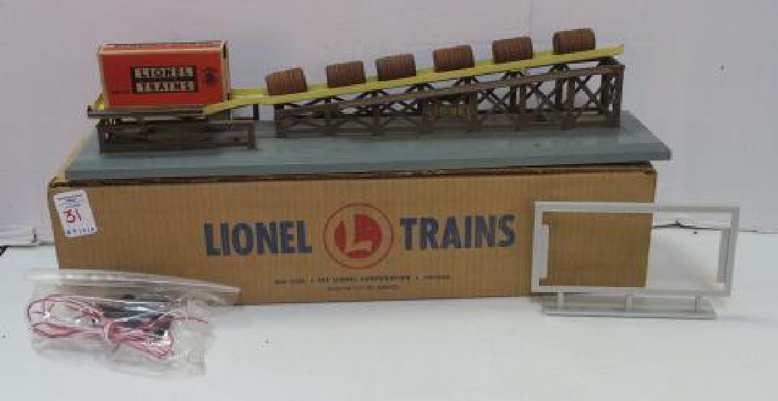 LIONEL TRAINS OPERATING BARREL LOADER No 362: