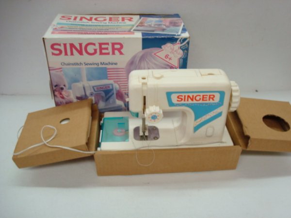 1010: SINGER Chain stitch Sewing Machine for Girls: