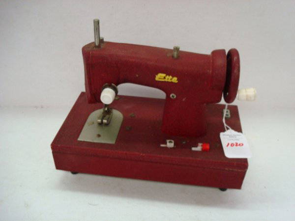 Vintage SEW-ETTE Toy Sewing Machine - Sep 13, 2008 | Phoebus Auction ...