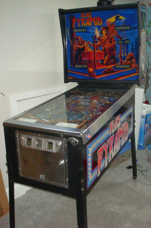 150: Black Pyramid Pinball Machine by BALLY MIDWAY: