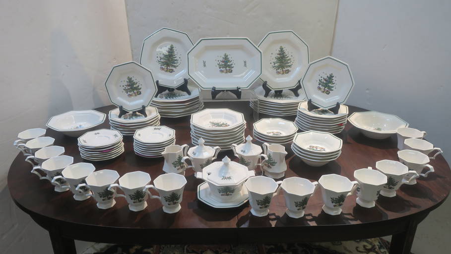 90 Piece Nikko "christmastime" Octagonal Dinnerware: