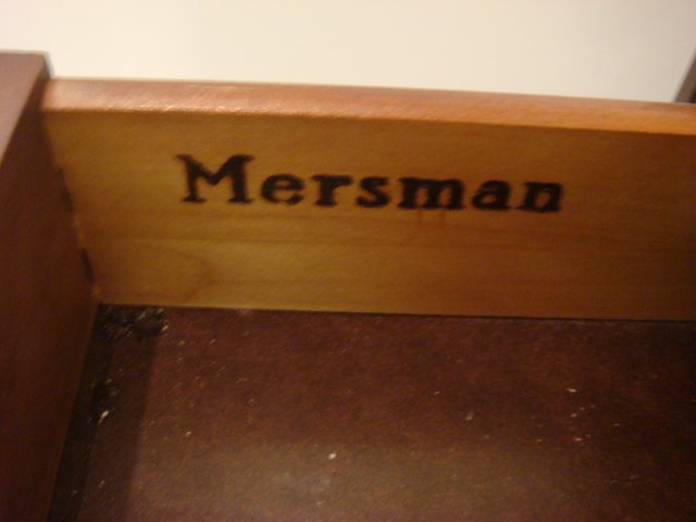 MERSMAN Mahogany Finish 2 Tier Side Table with : Lot 239