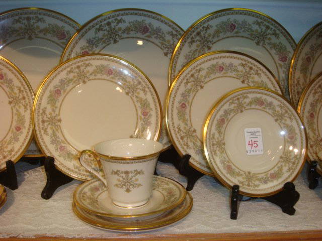 Lenox "castle Garden" 32 Piece Dinnerware Set: